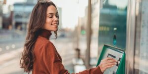 28 savings accounts that let you easily withdraw money with a debit ...