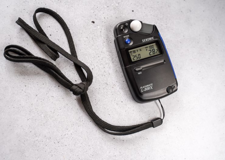 How to use a light meter for studio portraits – OAK COVER Magazine