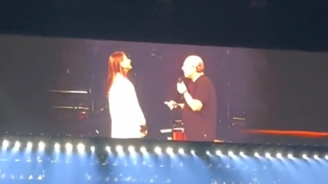Hans Zimmer Proposes to Girlfriend Onstage During London Concert: Watch ...